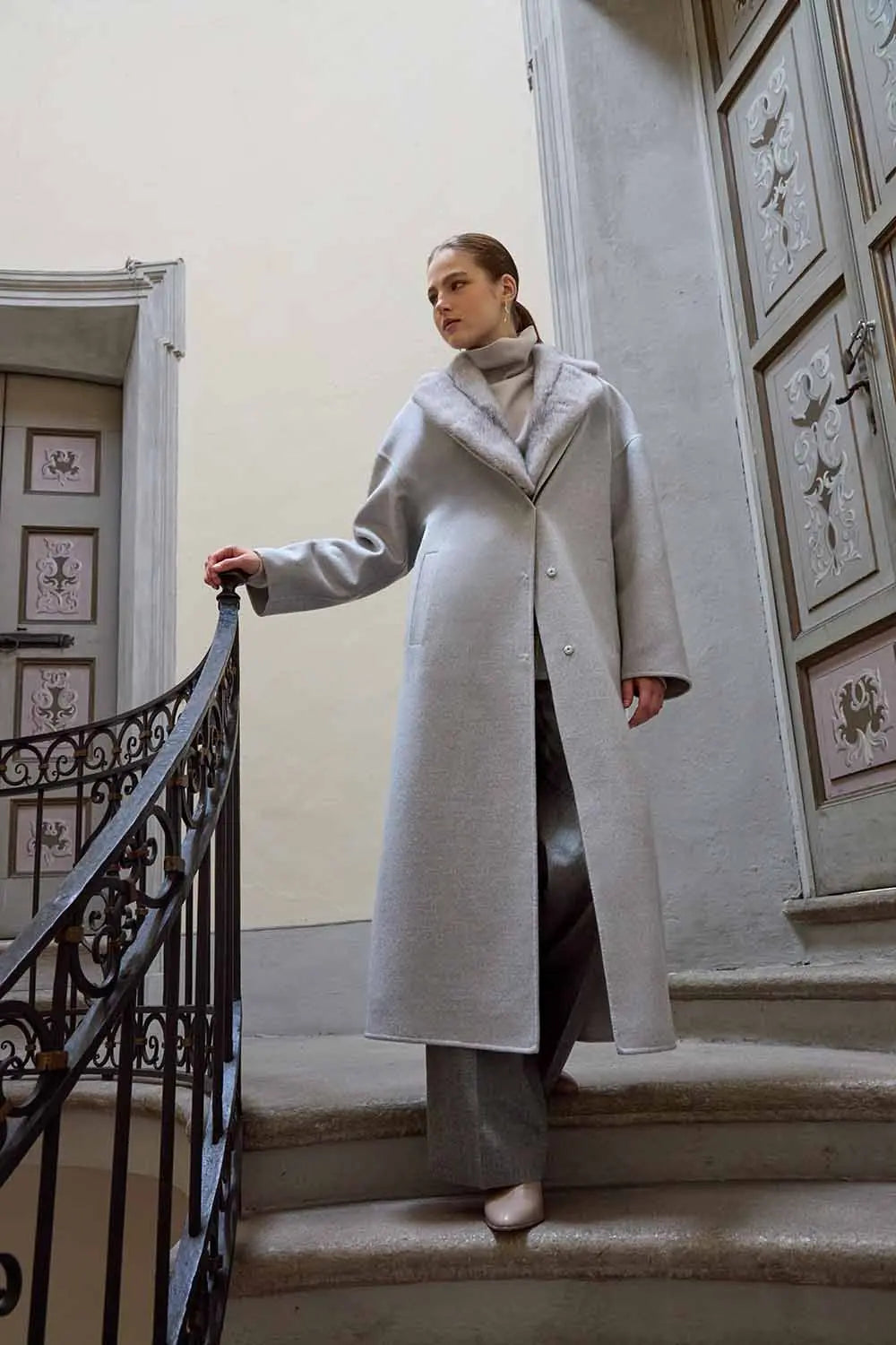 Cashmere coat with mink collar | Paolo Moretti Made in Italy – paolomoretti